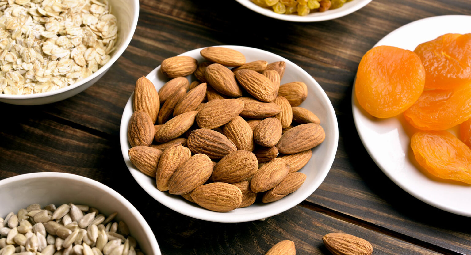 4 snacks saudáveis para levar quando viajar | It's Cool